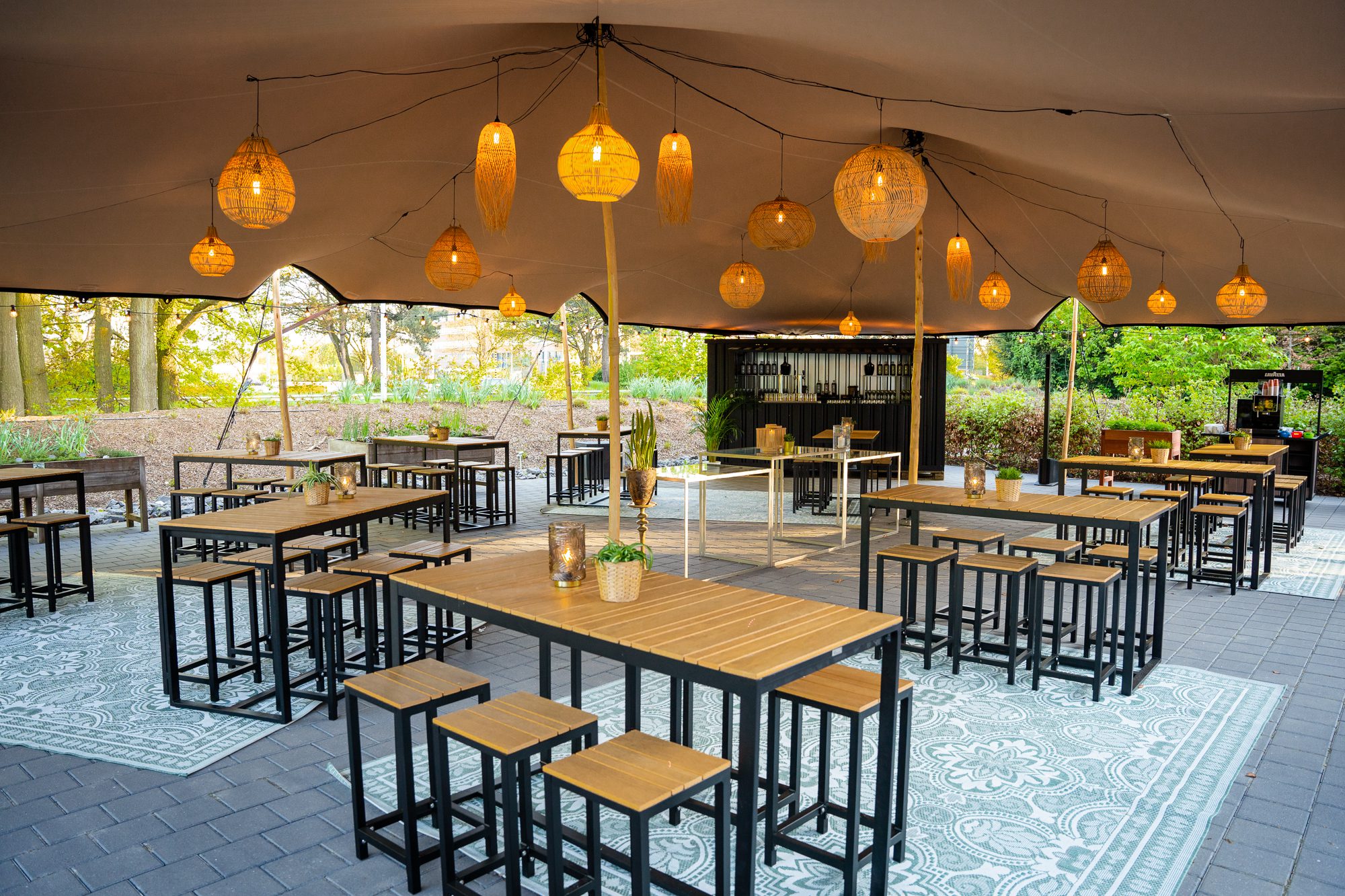 Summer Events Terrace – Airport hotel | Holiday Inn Brussels Airport ...